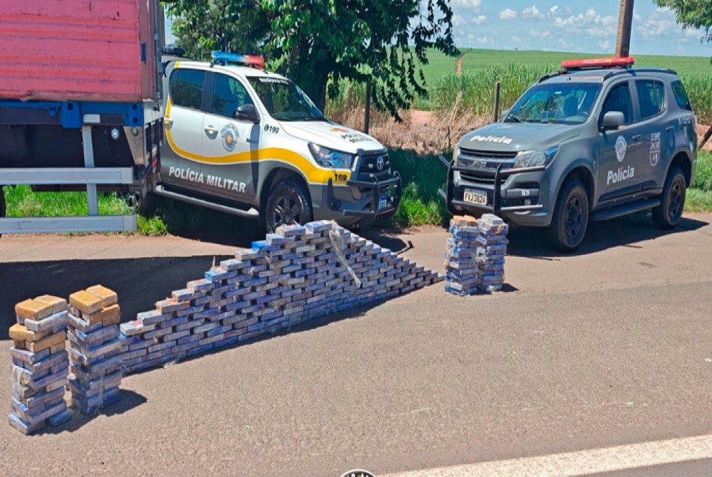 TV TVR - Cão do BAEP indica odor de drogas durante abordagem a caminhão ...